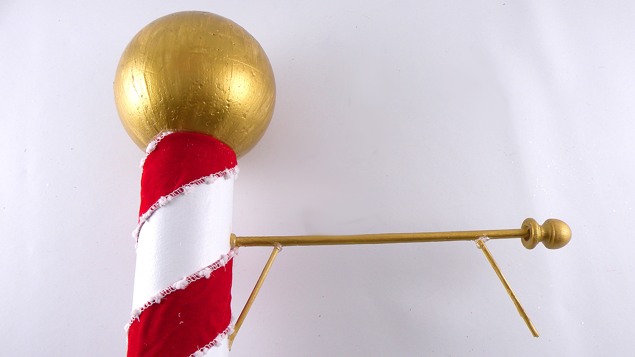 How to Easily Make a North Pole Christmas Decoration (Free Printable)