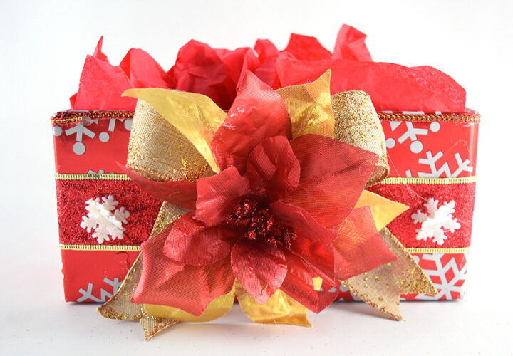 Easy and Beautiful DIY Christmas Gift Baskets (Using Household Items)